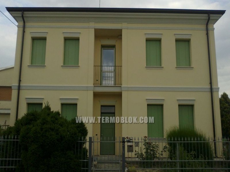 Stringcourses and window surrounds | Termoblok